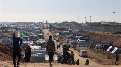 Sin Techo Ni Perspectivas Miles De Palestinos De Gaza Se Agolpan En La