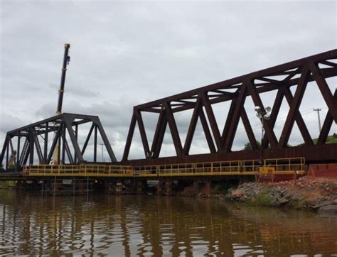 Ponte sobre o Rio Piraqueaçu Recuperação de Estruturas Teixeira