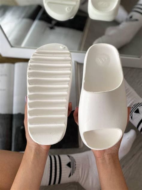 Жіночі adidas yeezy slide bono white цена 1320 грн в каталоге