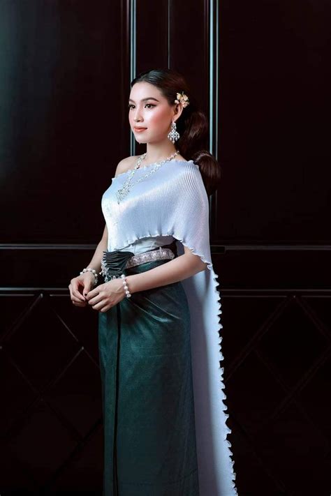 Women Of Cambodia Kingdom Pretty Cambodian Lady In Khmer National