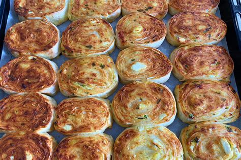 Patatesli Dilim Börek Tarifi Nasıl Yapılır Resimli Anlatım Yemek