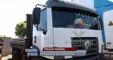 Motorista de caminhão é preso transportando 2 toneladas de maconha sob