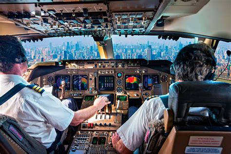 Cuánto gana un piloto de avión comercial en Perú 2024