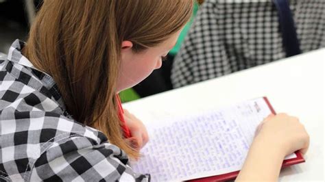 Descubre dónde encontrar becas del 100 para estudiar en Canadá