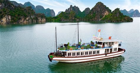 Au départ de Hanoi excursion en bateau dans la baie d Ha Long avec