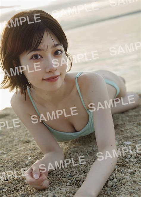 画像礒部花凜 1st写真集 私めくAmazon co jp限定特典ブロマイド絵柄礒部花凜1st写真集タイトルカバー画像公開