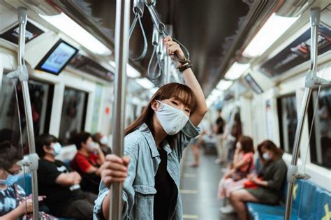 5 Tips Aman Bepergian Dengan Transportasi Umum