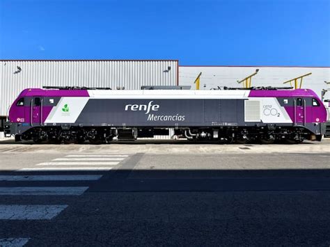 Renfe Mercancías recibe seis de las doce locomotoras de gran potencia