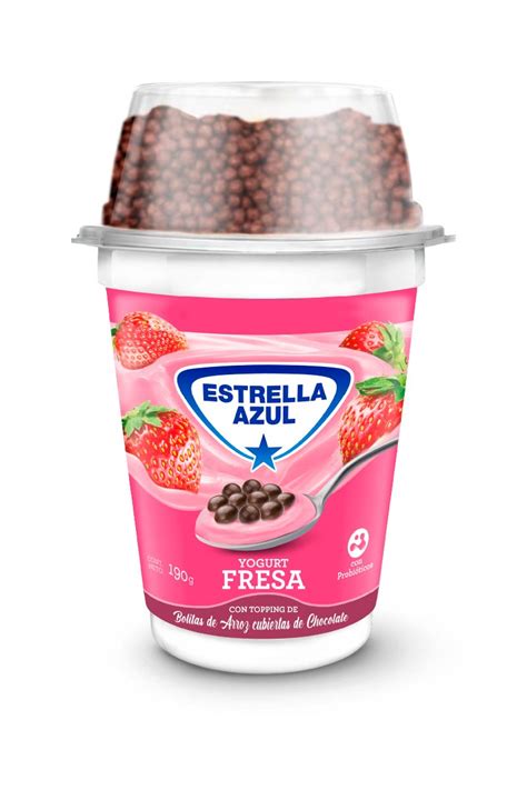 Yogurt De Fresa Con Topping De Bolitas De Arroz Cubiertas De Chocolate