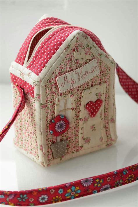 Pin By Iracema On Casinha De Pano In 2024 Diy Bags Purses Fabric