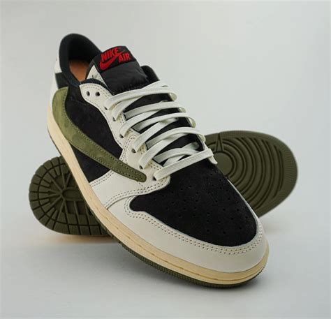 4 26トラヴィススコット x エアジョーダン1 Low オリーブ Travis Scott x Air Jordan 1