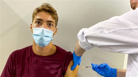 Ema Avvia Valutazione Per La Terza Dose Vaccino Pfizer Il Ministro