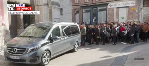 Obsèques de Lola Des centaines de personnes ont rendu un dernier