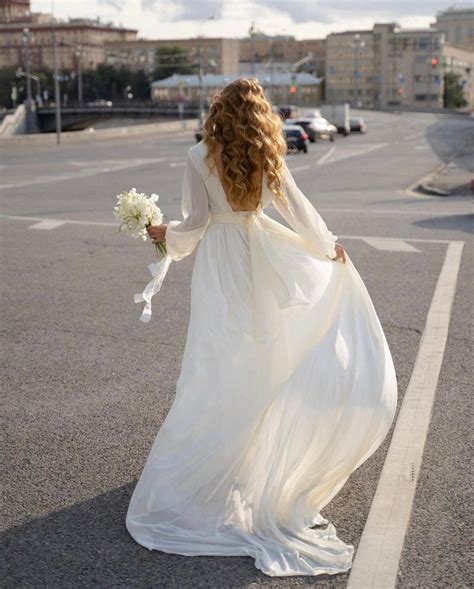 20 Bold Open Back Backless Wedding Dresses 2024