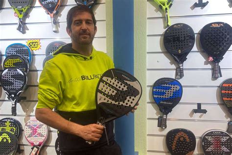 La pala de Paquito Navarro bullpadel hack 03 está disponible en Padel