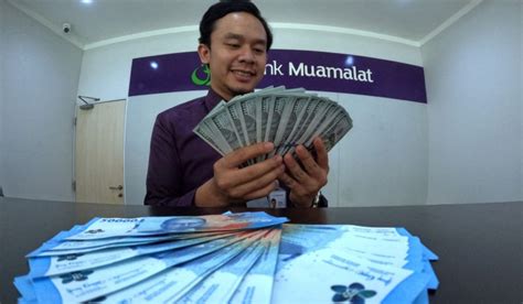 Rupiah Merosot Saat Pasar Tunggu Data Tenaga Kerja AS