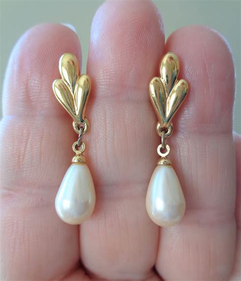 CROWN TRIFARI Signed Vintage Gold Tone Tear Drop Faux Pearl Earrings