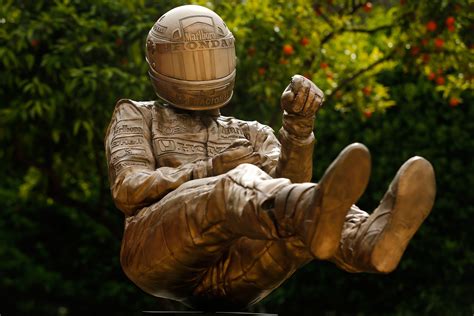 Inauguraron Una Escultura De Ayrton Senna En Barcelona Perfil Formosa