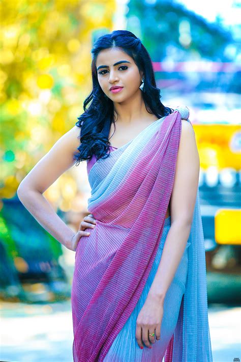 Naveena Reddy In Saree Hd Photoshoot Stills South Indian Actress