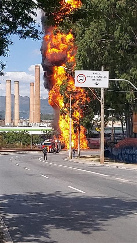 Carreta Carregada Etanol Pega Fogo Na Avenida Babita Camargos Em
