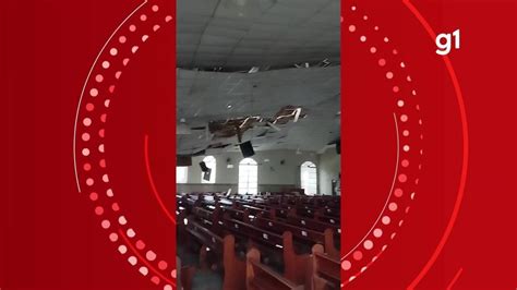 V Deo Teto De Igreja Desaba Em Meio A Forte Ventania Em Mg Vales De