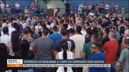 ginásio de esportes lotado amigos e familiares se despedem de