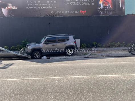 Motorista Sintomas De Embriaguez Quase Atropela Passageiros Em