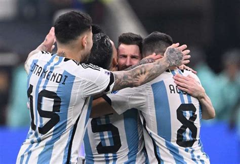 Messi Alza La Copa En Qatar Somos Campeones Del Mundo El Deber