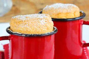Bolo de caneca no microondas É rápido e delicioso