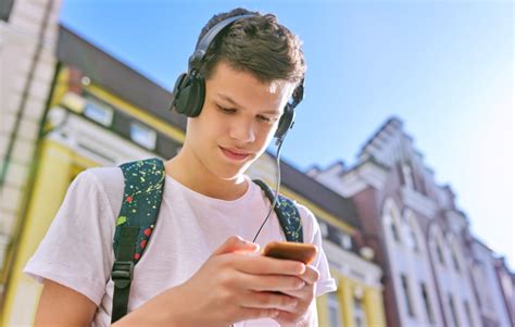 La Adicción a las Redes Sociales en los Adolescentes CDV