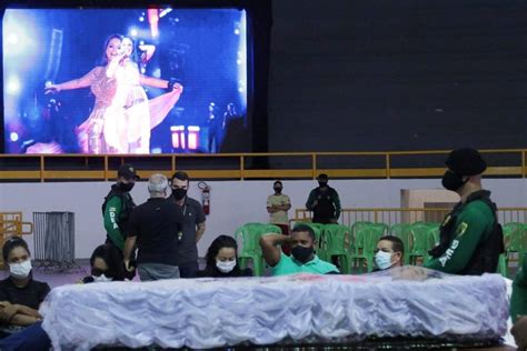 Paulinha Abelha Corpo De Cantora Do Calcinha Preta Velado