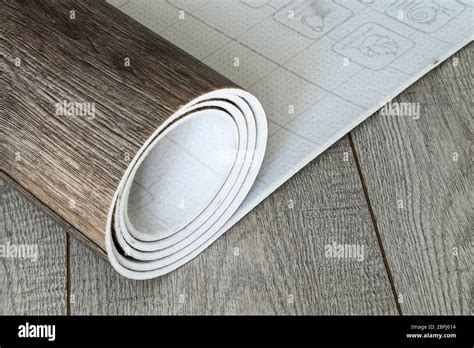 Rollo de linóleo con textura de madera Tipos de revestimientos de
