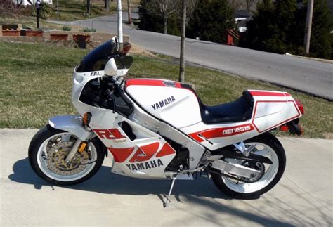 1990 Yamaha FZR 750 R Reduced Effect Moto ZombDrive