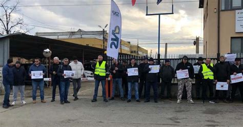 Angajații OMV Petrom continuă seria protestelor la Suplacu de Barcău