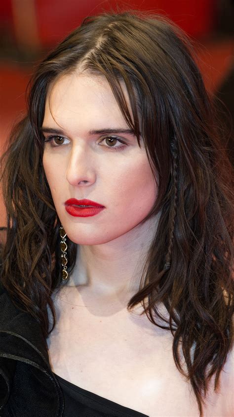 Hari Nef Wikipedia