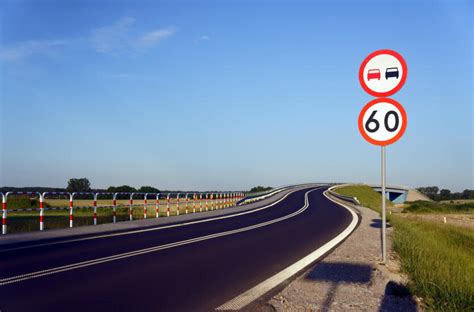 Jak powstają znaki drogowe z oferty zakładu oznakowania ZODSOR2