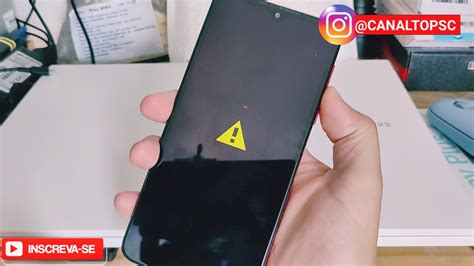 Celular Motorola não carrega e aparece um triângulo um ponto de