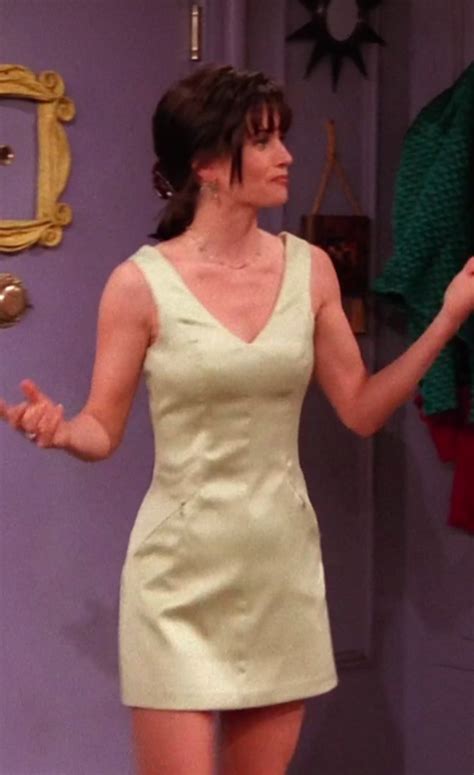 24 Outfits Rachel Monica And Phoebe Wore On Friends That Are Too