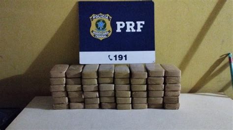 PRF apreende 48 kg de cocaína levados dentro de carro em cima de