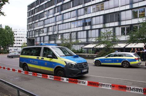 Das Alte Stuttgarter Rathaus In Den Er Jahren Brannte Es Nach