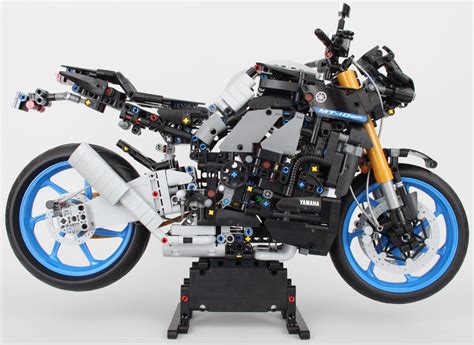 LEGO Technic 42159 Yamaha MT 10 SP Review