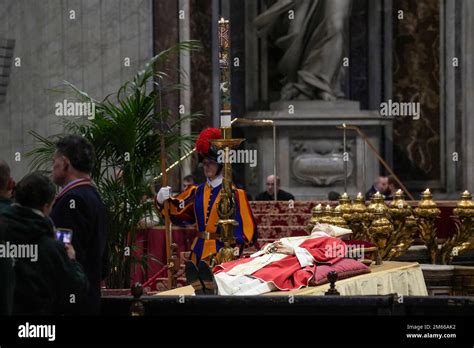 NOTA PER I REDATTORI L Immagine Raffigura La Morte Il Corpo Del Papa