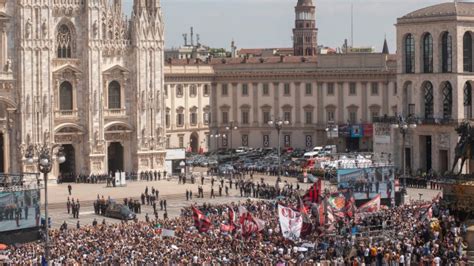 Funerali Di Silvio Berlusconi In Duomo A Milano In Lacrime I Figli E