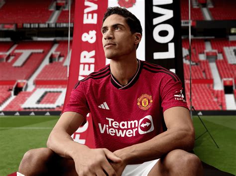 La Citt Di Manchester Sulla Maglia Dello United Outpump