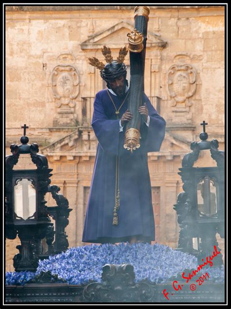 Vía Crucis Magno del Año de la Fe en Córdoba VII Estación Jesús carga