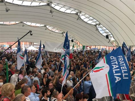 Folla Al Porto Antico Per Giorgia Meloni Ricostruire Il Paese Come