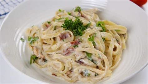 Como Fazer Macarrão Bacon e Molho Branco Receita Rápido