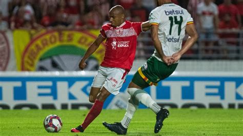 Crb Anuncia A Sa Da Do Lateral Reginaldo Ap S Tr S Temporadas Ne