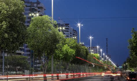 Prefeitura reforça iluminação pública na Ponta Negra instalação de