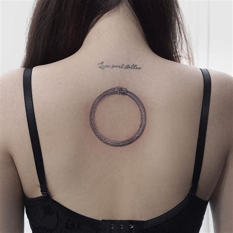 Tatuagem ouroboros 77 inspirações para uma tattoo cheia de significado